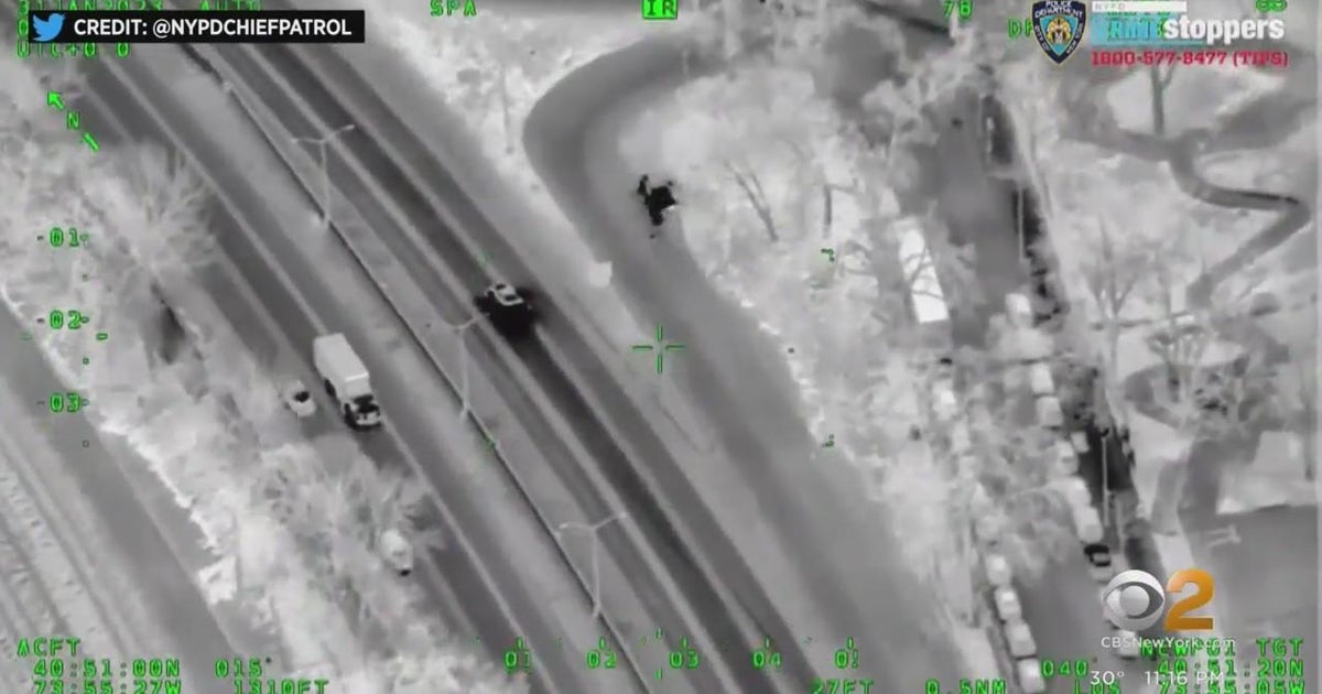 Video shows end to violent robbery spree across NYC - CBS New York