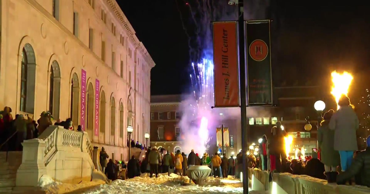 Hundreds gather for Vulcan Victory Torchlight Parade - CBS Minnesota