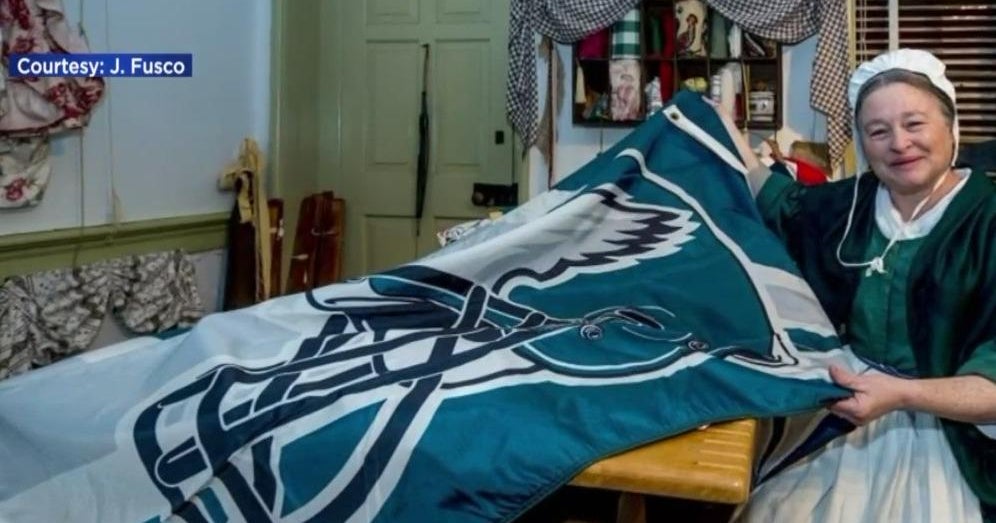 Betsy Ross goes green for the Eagles - CBS Philadelphia