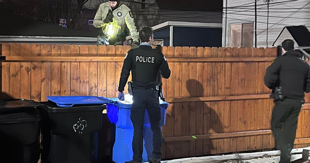 Police apprehend two suspects from car wanted in homicide - CBS Chicago