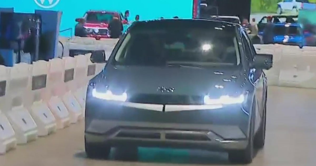 Chicago Auto Show: Test drive the Hyundai IONIQ 5 - CBS Chicago