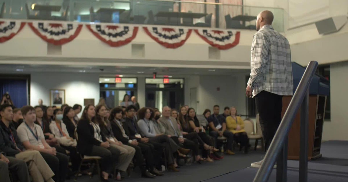 Ekeler gives keynote at Reagan Leadership Summit - CBS Los Angeles