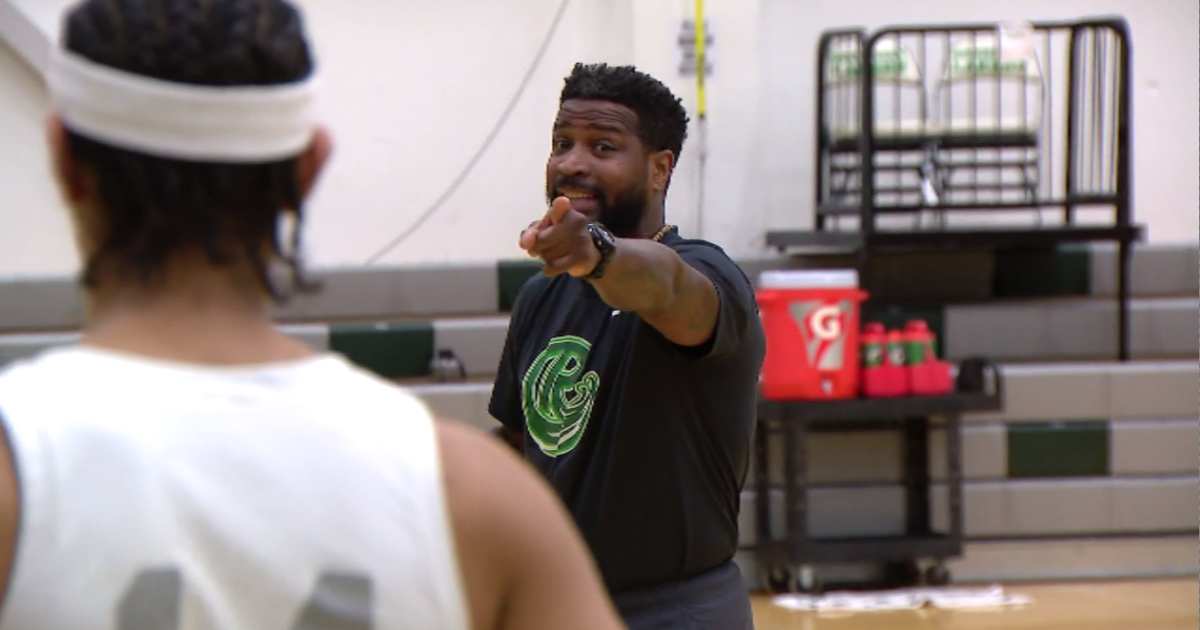 First-year Roosevelt coach Dee Brown has Lakers on top - CBS Chicago