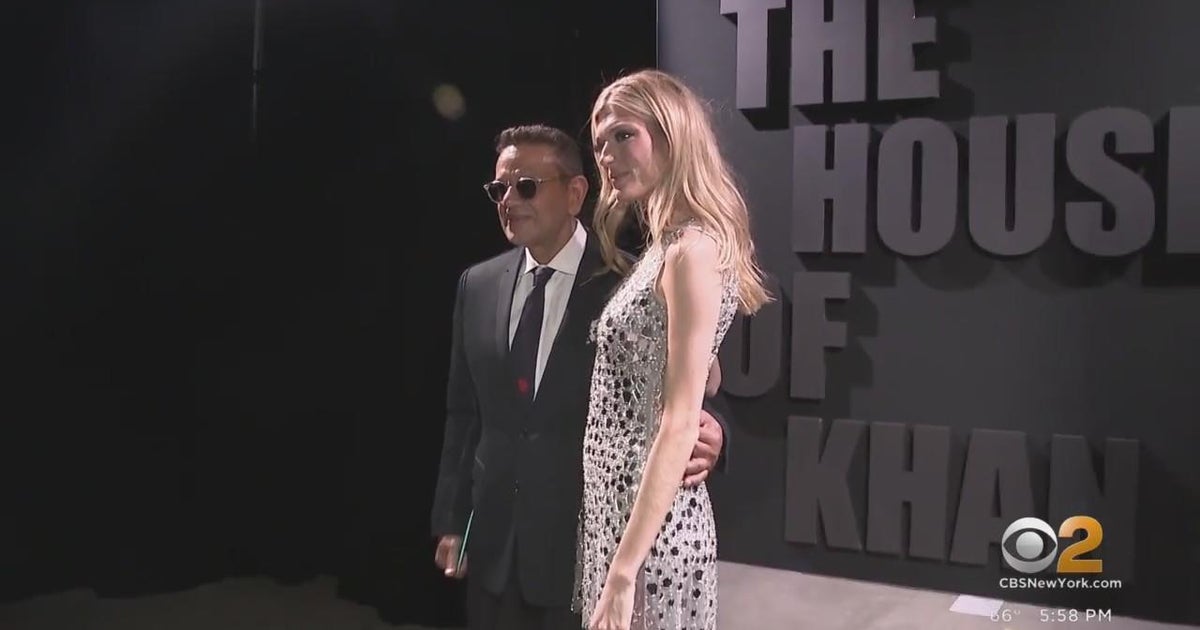 Designer Naeem Khan celebrates 20th anniversary at N.Y. Fashion Week ...