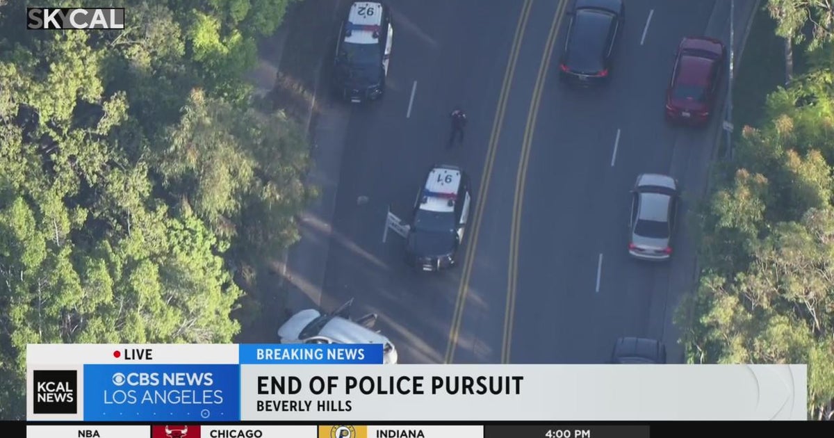 Police pursuit of suspected stolen vehicle ends in Beverly Hills - CBS Los Angeles