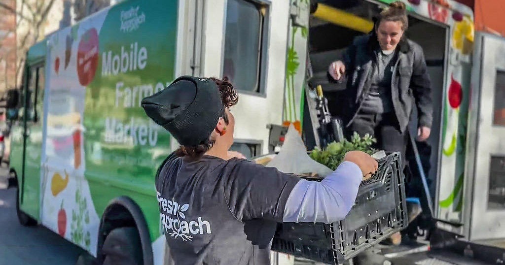 Mobile farmers market brings fresh produce to Bay Area communities ...
