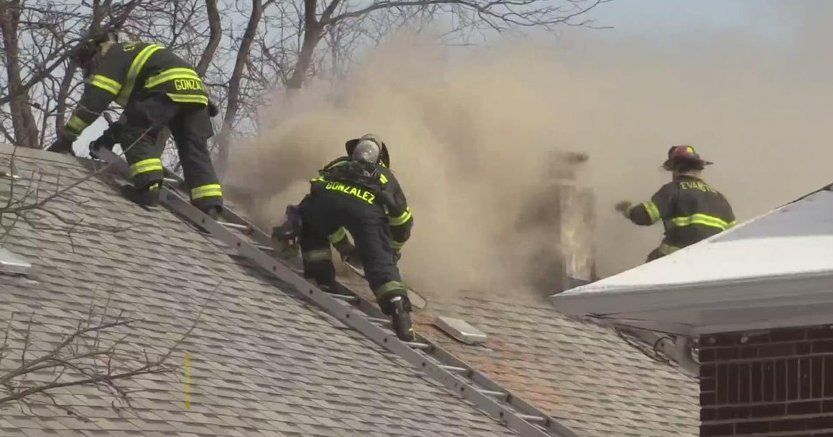 9 people displaced in Evanston fire - CBS Chicago