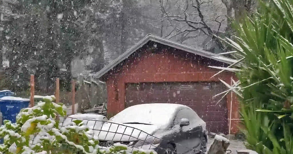 Santa Cruz Mountains see snow and residents take it in stride - CBS San ...