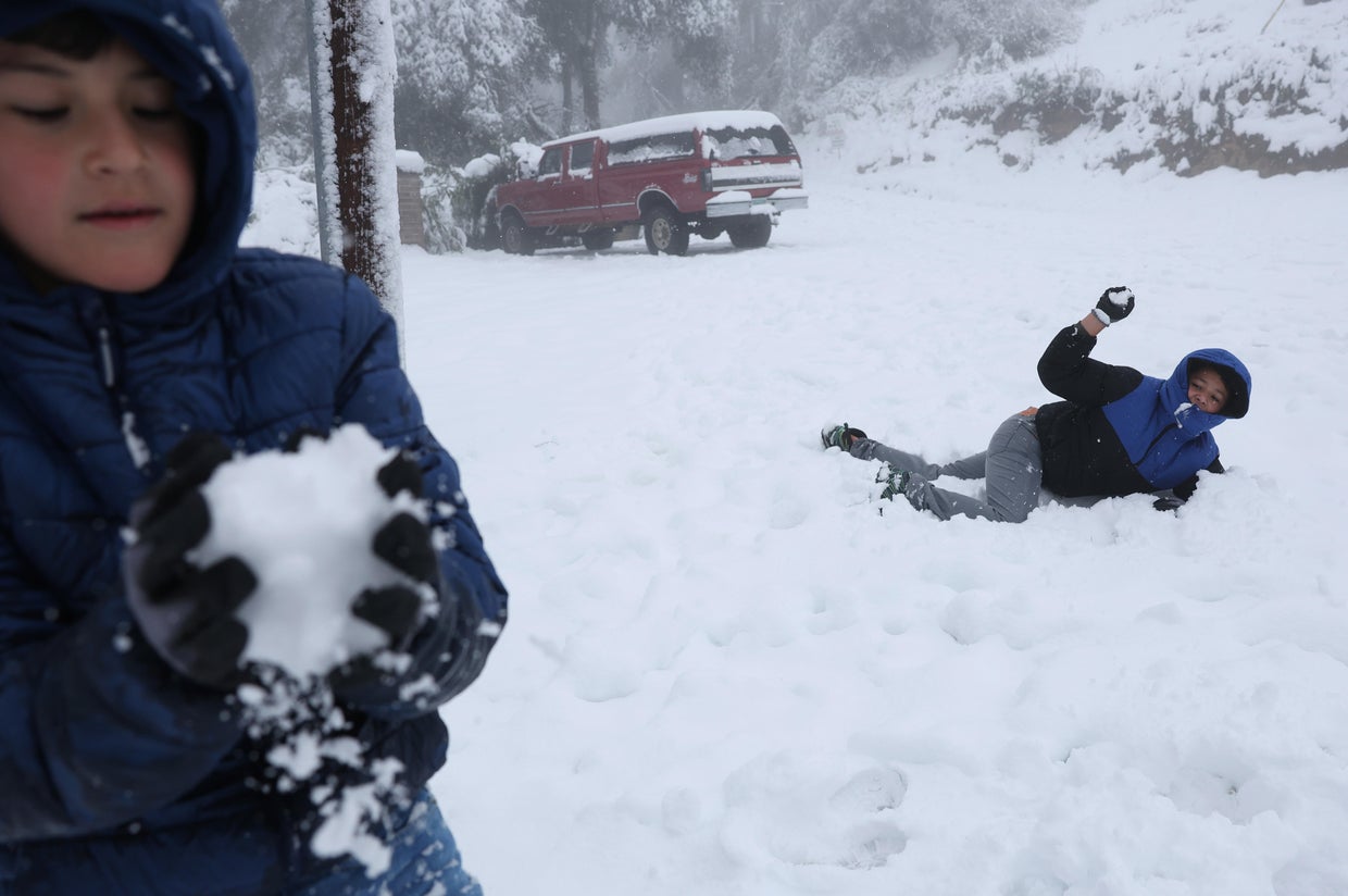 Blizzard warning remains in effect in Southern California as snow, wind ...