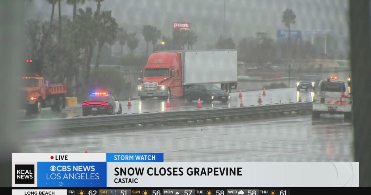 Grapevine shuts down from Castaic to Lebec due to snowfall - CBS Los ...