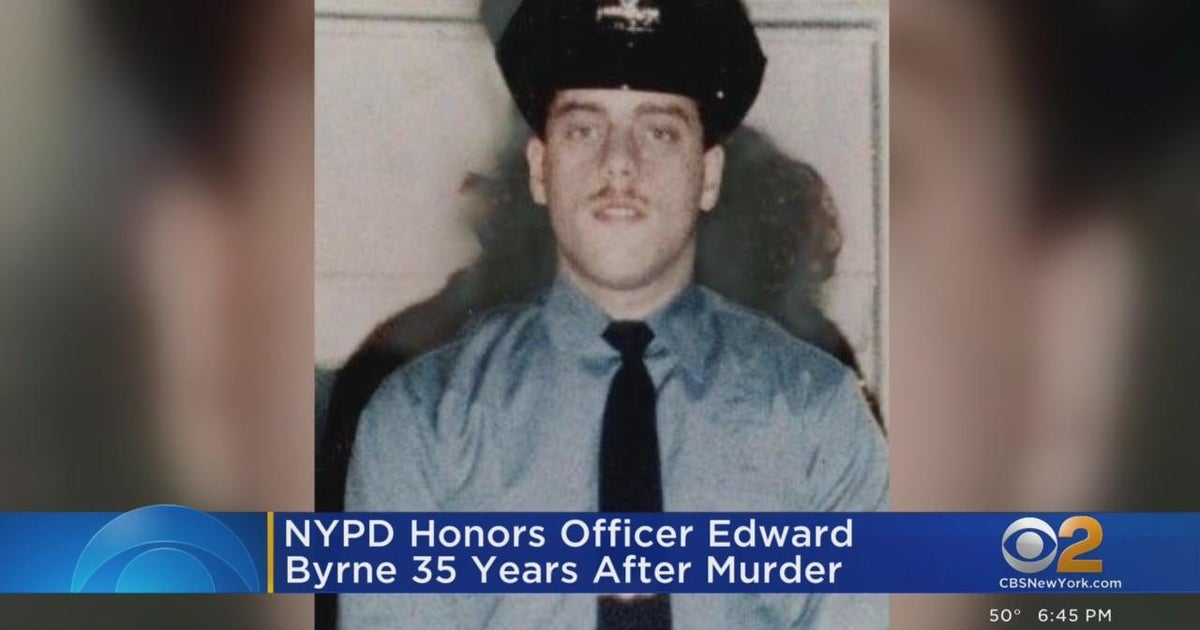 NYPD honors Officer Edward Byrne 35 years after murder - CBS New York