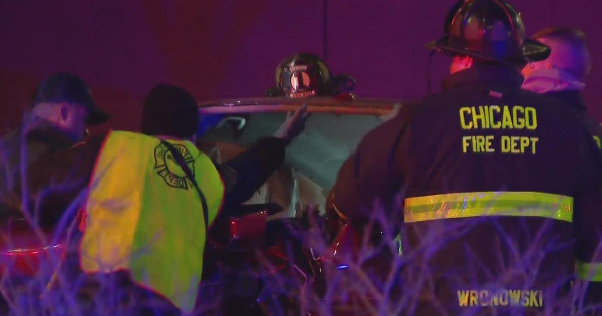 Six hurt in crash outside Rush University Medical Center - CBS Chicago