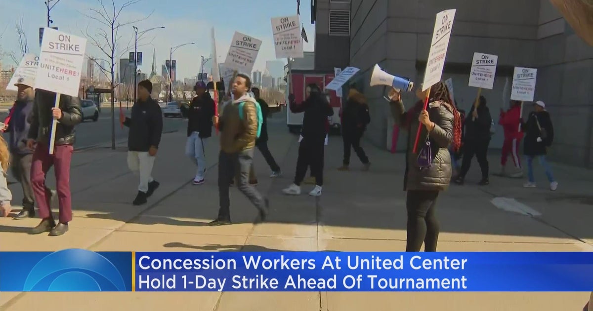 Concession workers at United Center hold 1-day strike ahead of ...