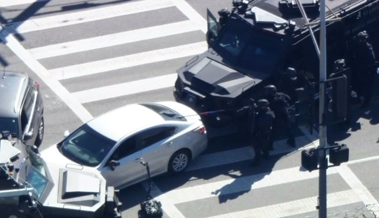 Police pursuit of a robbery suspect in South LA ends with a vehicle ...