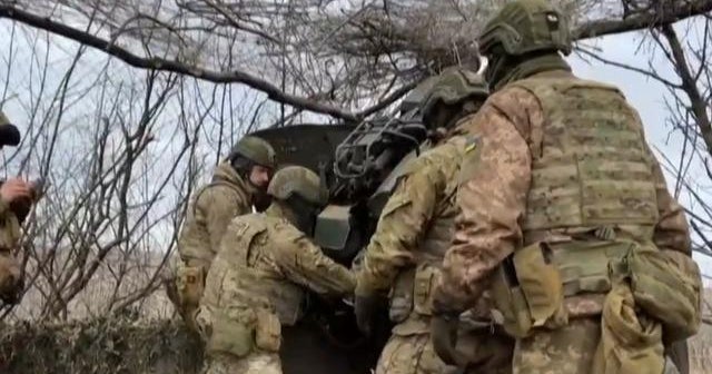 Ukraine fights to keep Bakhmut as Russian forces surround the city ...