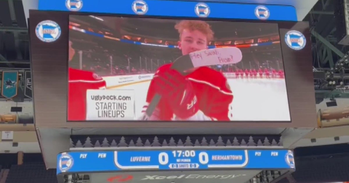 Minnesota boys hockey state tournament "promposal" goes viral - CBS ...