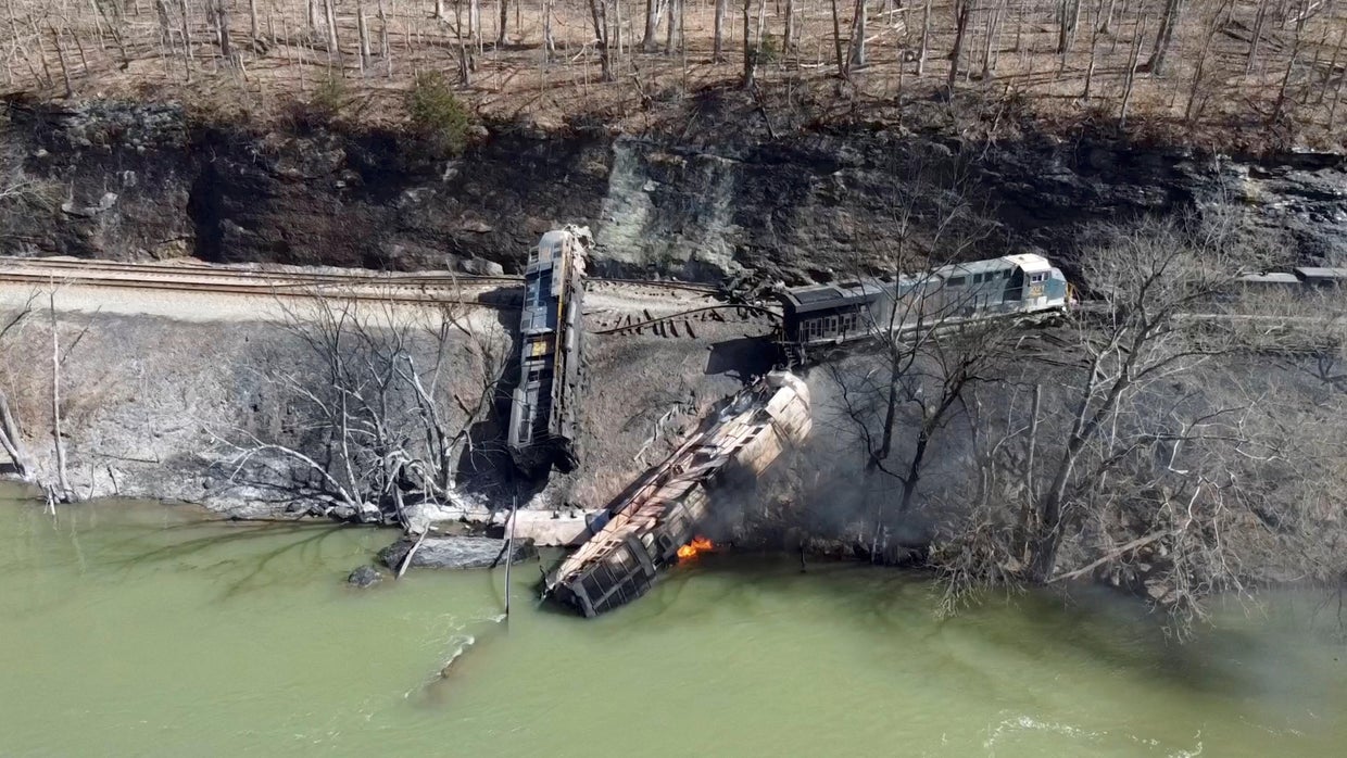 West Virginia train derailment leaks diesel and oil into New River, part of National Park ...