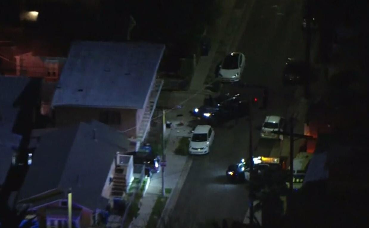 3 LAPD officers shot; suspect dead after standoff, police say - CBS News
