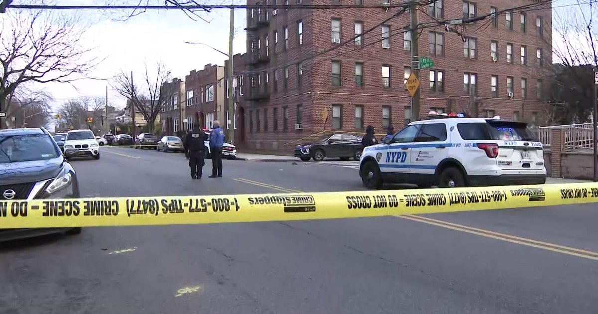 1 dead, 3 injured in shooting at Brooklyn apartment building - CBS New York