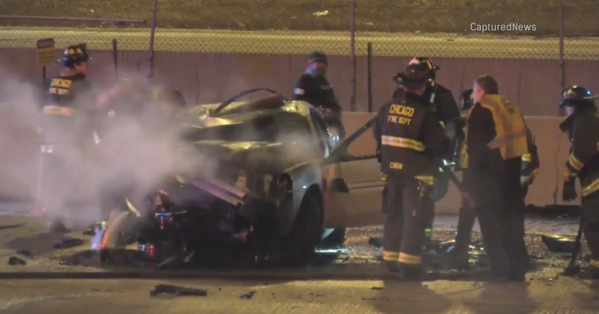 Police search for driver who hit IDOT truck on Dan Ryan - CBS Chicago