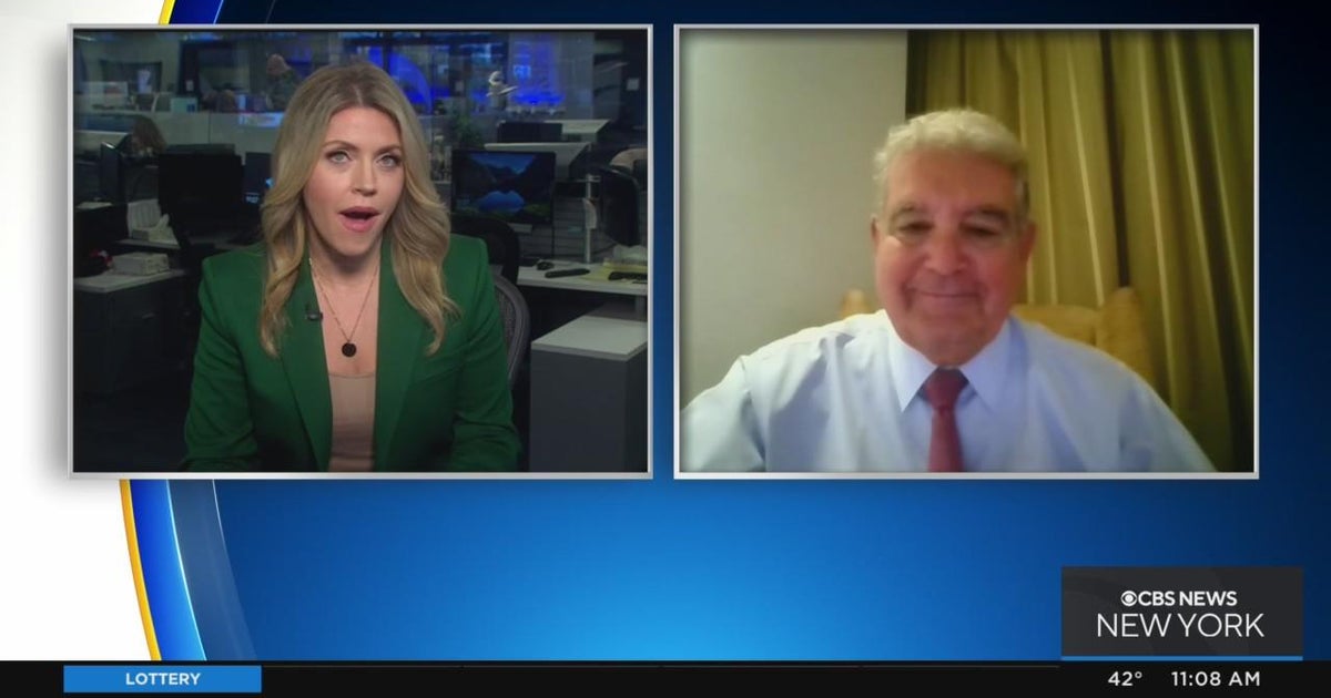 CBS2 speaks with former FDIC chairman about failure of 2 banks - CBS ...