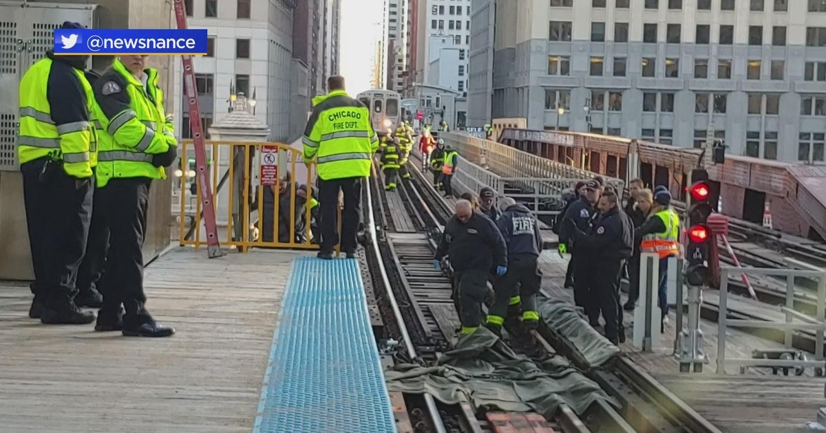 CTA evacuates Brown Line train amid power outage - CBS Chicago