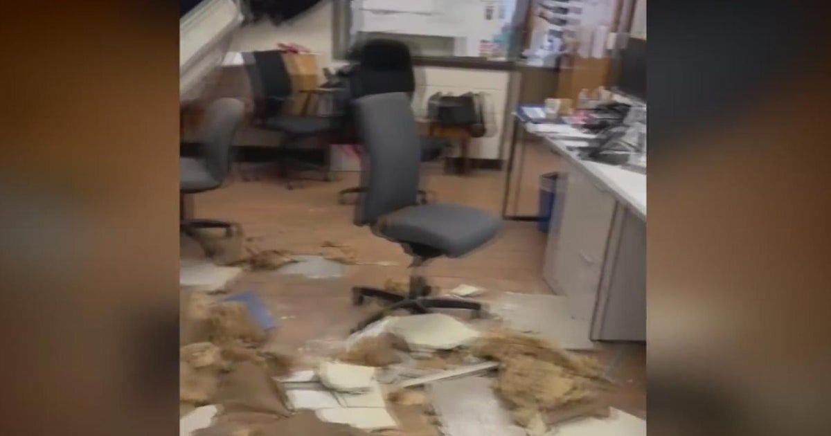 Suspect climbs into ceiling of CPD interrogation room in escape attempt ...