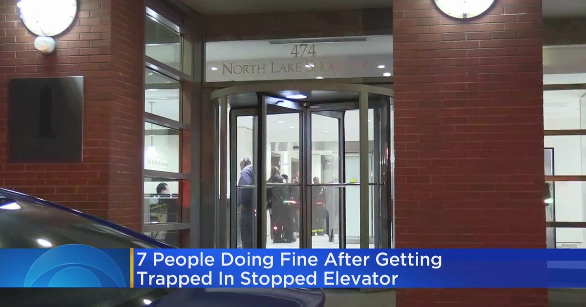7 people doing fine after getting trapped in stopped elevator - CBS Chicago