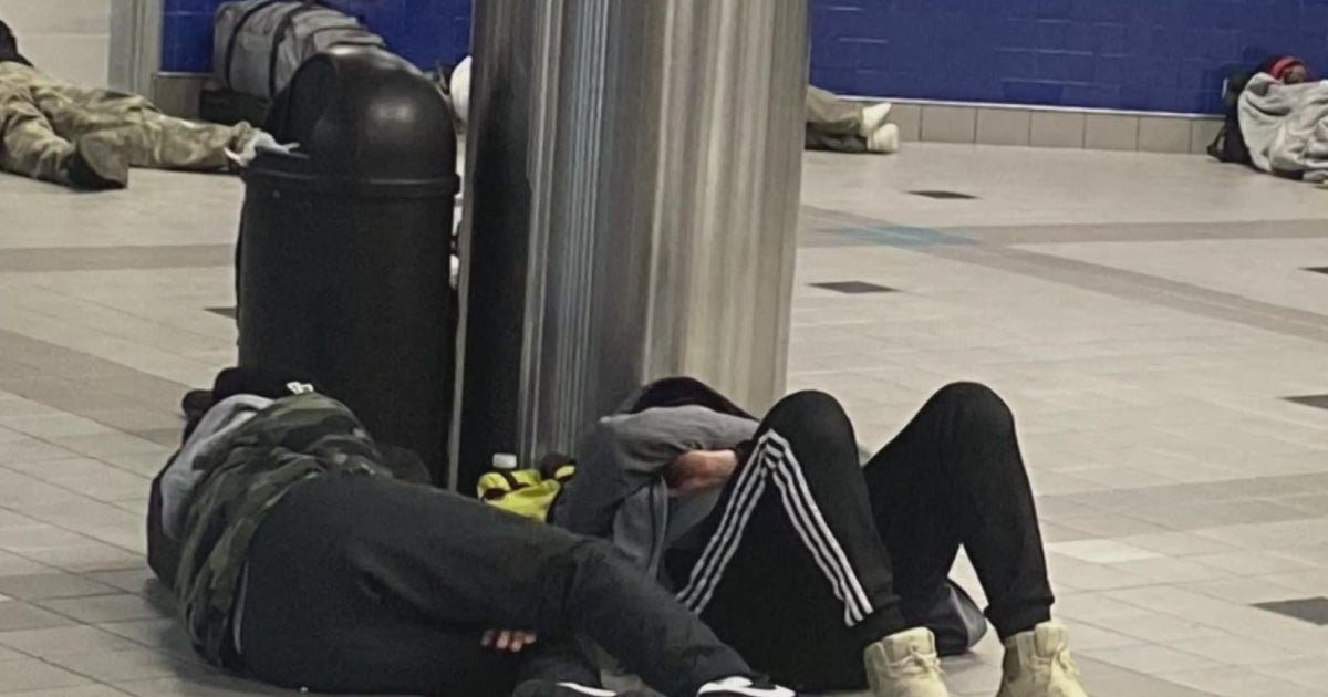 Some passengers get stranded for days at Chicago Greyhound Bus Station ...
