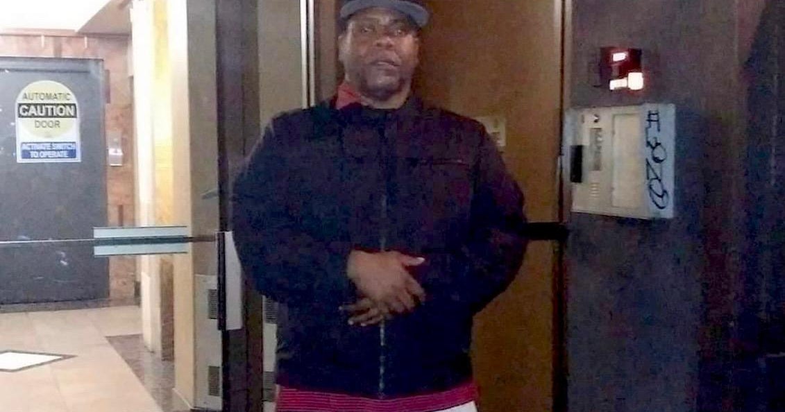 Man shot and killed in Rogers Park home invasion - CBS Chicago