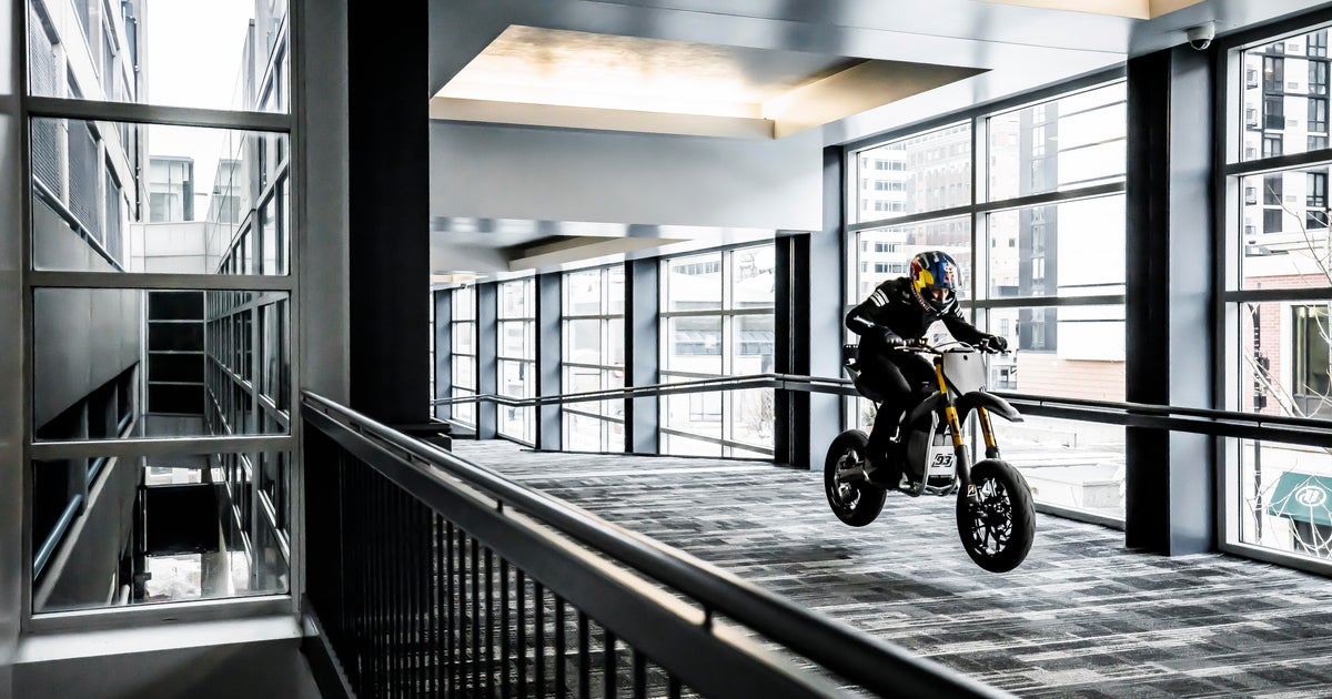 VIDEO: Street freestyler takes high-speed jaunt through Minneapolis ...