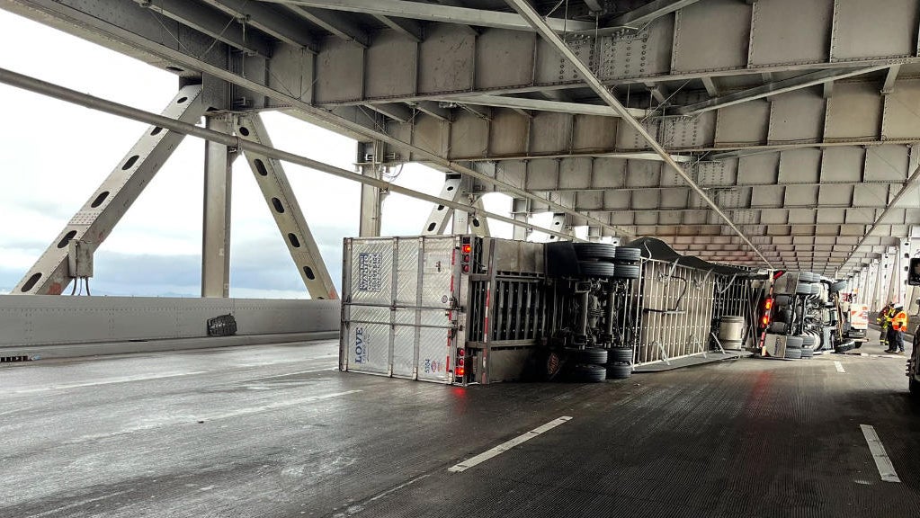 Bay Area commuters recall chaos during windy storm - CBS San Francisco