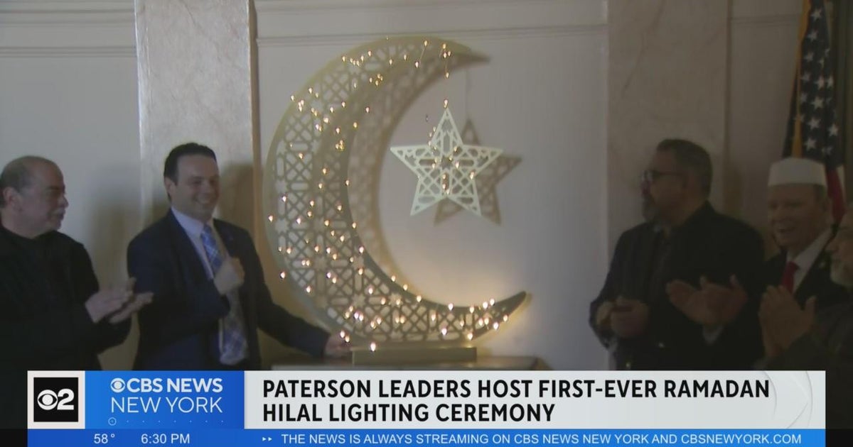 Paterson leaders host first-ever Ramadan Hilal lighting ceremony - CBS ...