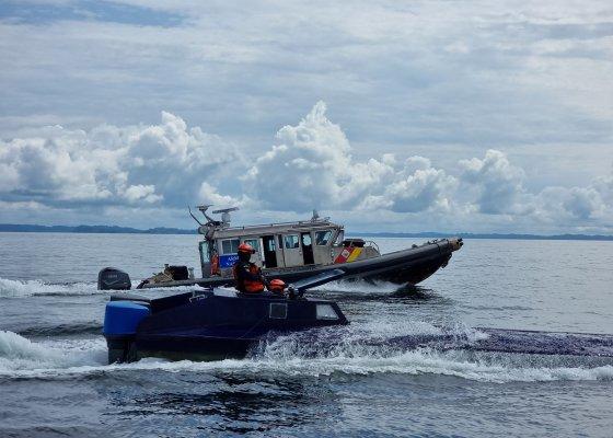 "Narco sub" intercepted in the Pacific Ocean off Colombia with hundreds ...