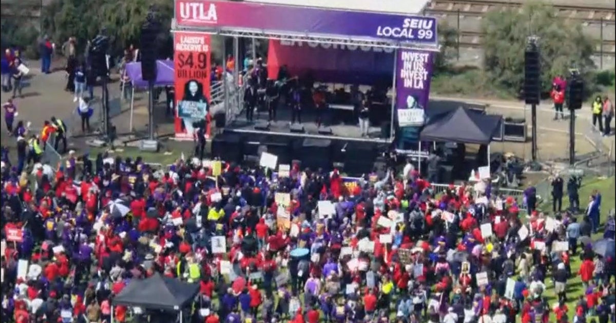 LAUSD strike continues for 3rd day as talks resume - CBS Los Angeles