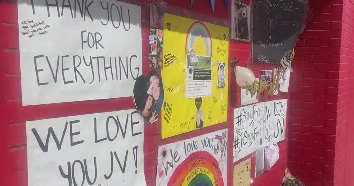 Memorial outside Wild 94.9 grows in tribute to DJ Jeffrey 'JV ...