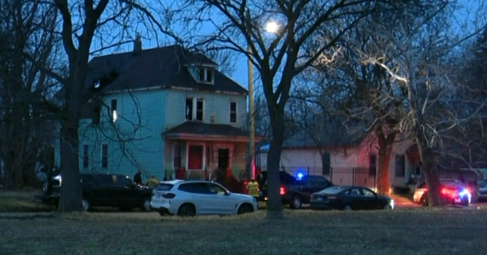 2 killed in Detroit house fire - CBS Detroit