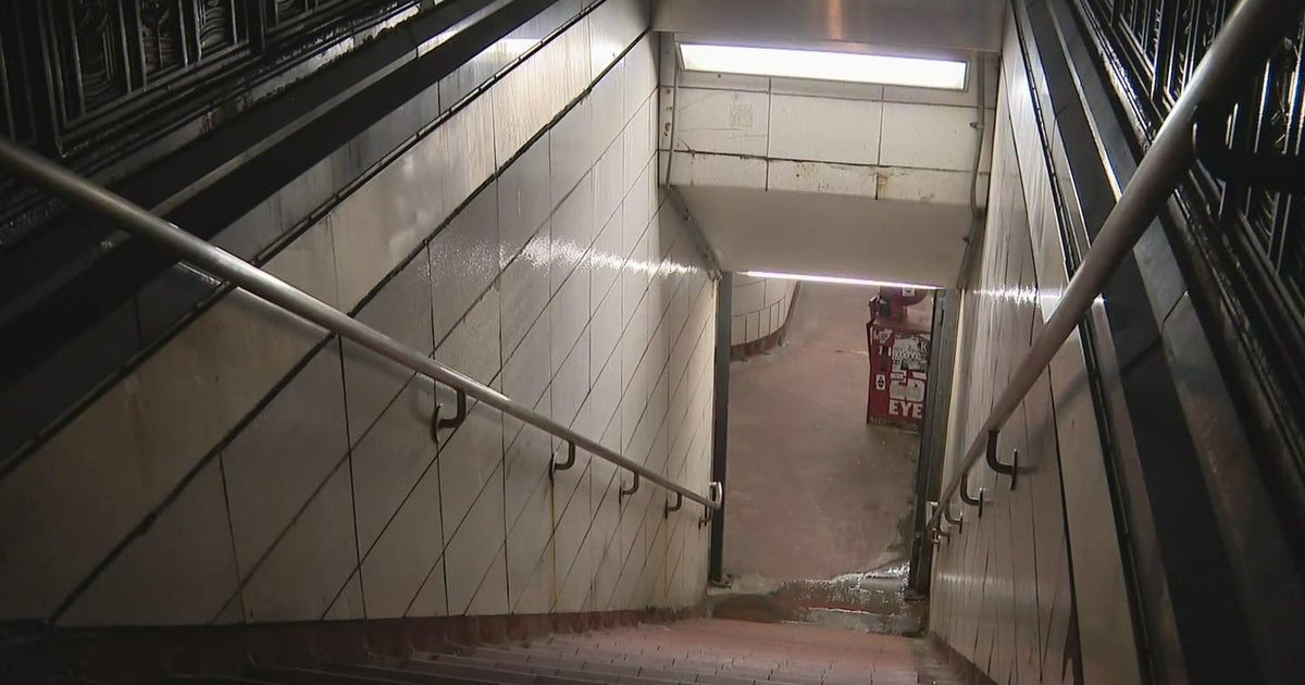 Police investigate role of CTA employee in Blue Line station death ...