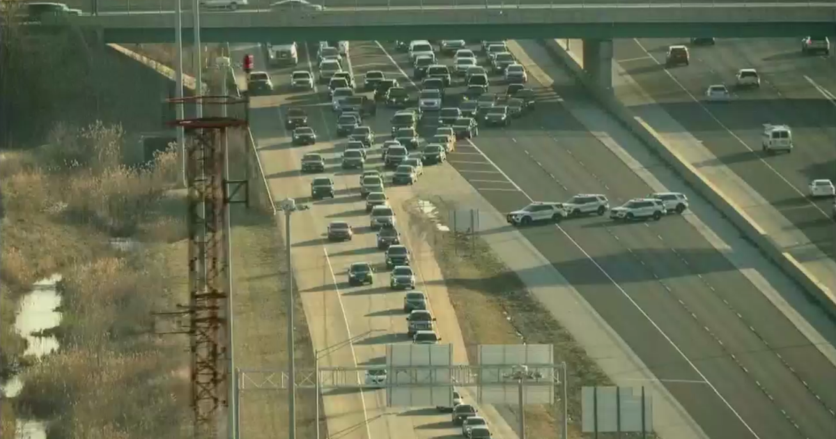 Gunfire shuts down northbound I-57 in south suburbs - CBS Chicago