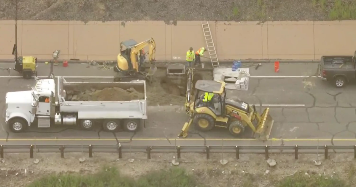 Sinkhole opens on southbound 710 Freeway in Pasadena - CBS Los Angeles