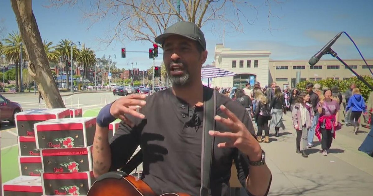 Street musician plays last show outside San Francisco's Ferry Building ...