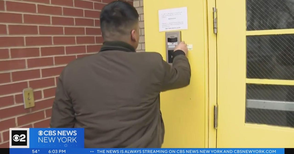 NYC elementary schools to start locking front doors next month - CBS ...