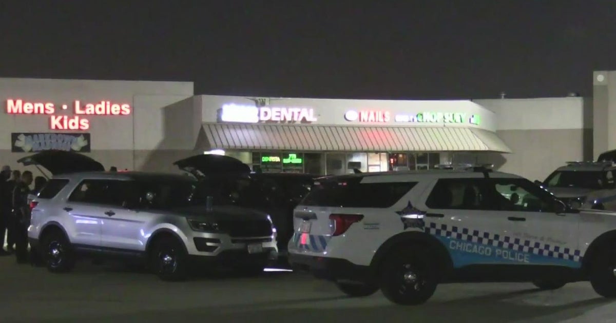 Shots fired at 3 Chicago police officers in unmarked car - CBS Chicago