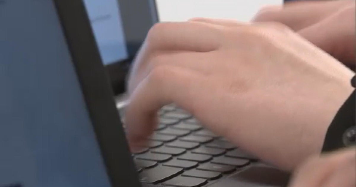 Class gets students inside a bank, teaches them accounting - CBS ...