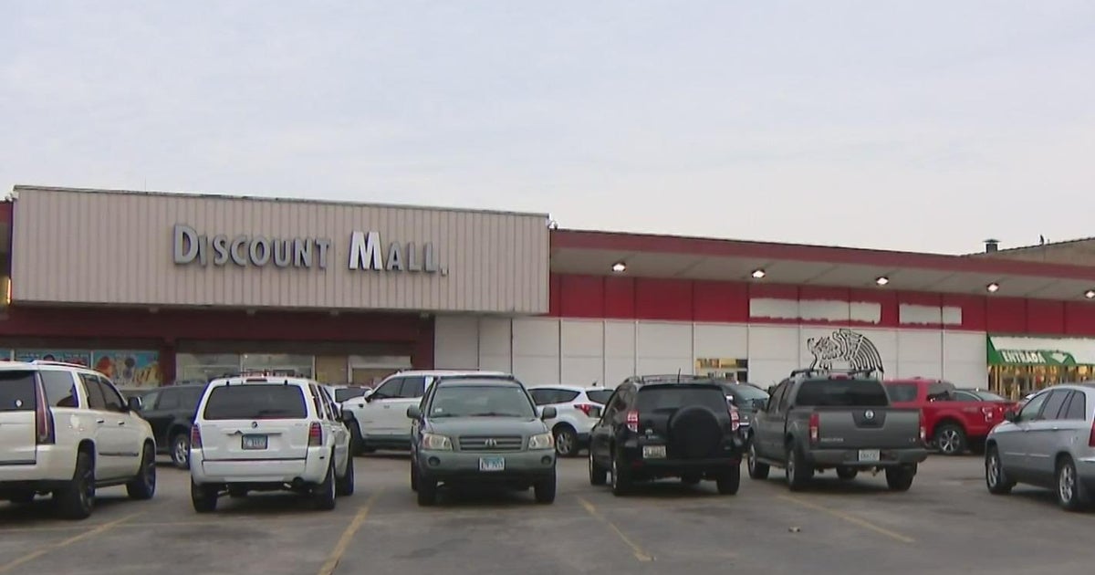 Little Village Discount Mall vendors moving to new location in Gage ...