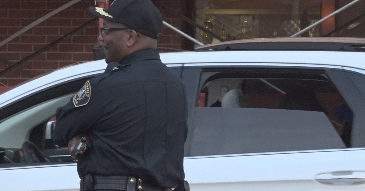 Detroit police ramp up patrols in downtown ahead of warm weekend - CBS ...