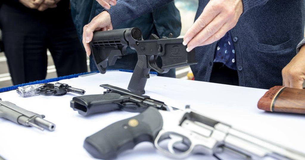 Baltimore County's gun buyback event attracts long line of people - CBS ...