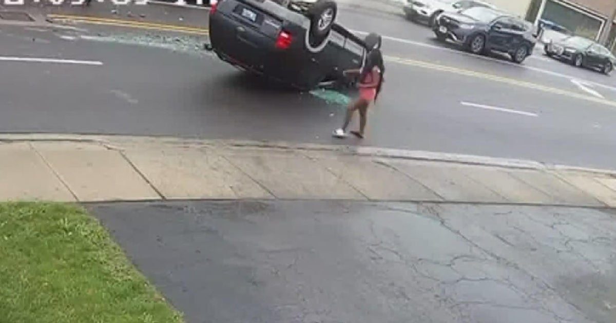 Woman charged after fight at gas station in Forest Park - CBS Chicago