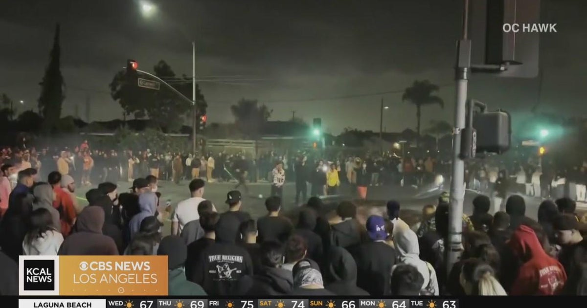 Compton residents demand action to address increase in crime - CBS Los ...