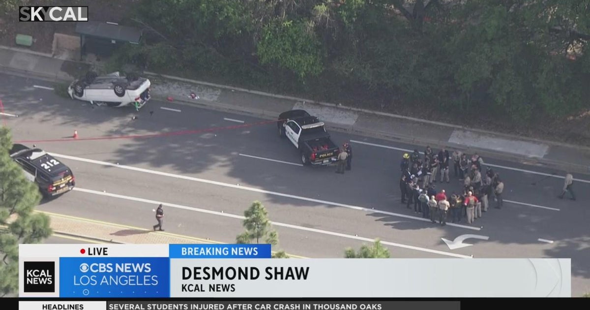 Stabbing suspect allegedly crashes into several Thousand Oaks students - CBS Los Angeles